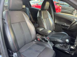 Black Alfa Romeo Giulietta 2011 in Kaunas, with an engine capacity of 2.00 L and mileage of 200 thousand km for 2950 €, photo 6 on AUTOMOTO.COM.LV