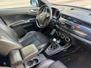 Black Alfa Romeo Giulietta 2011 in Kaunas, with an engine capacity of 2.00 L and mileage of 200 thousand km for 2950 €, photo 7 on AUTOMOTO.COM.LV
