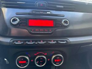 Black Alfa Romeo Giulietta 2011 in Kaunas, with an engine capacity of 2.00 L and mileage of 200 thousand km for 2950 €, photo 9 on AUTOMOTO.COM.LV