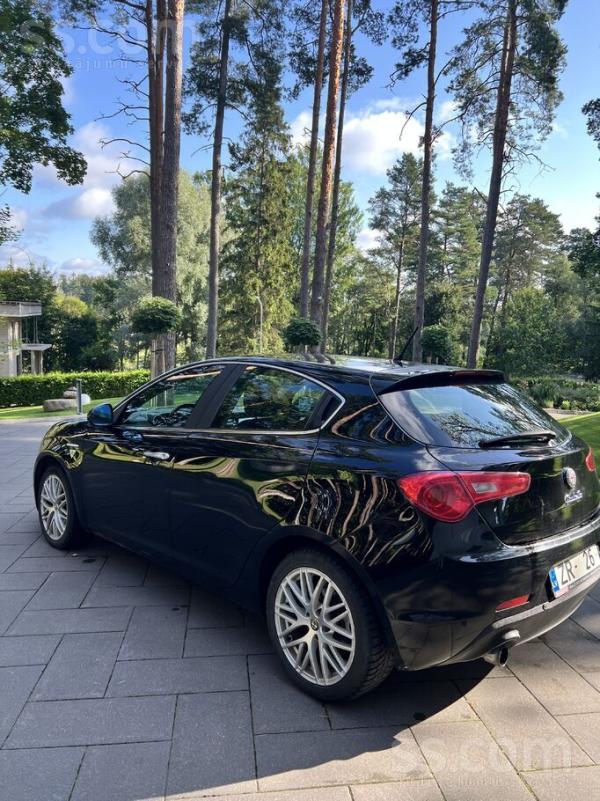 Melns Alfa Romeo Giulietta 2012 Ogre, ar dzinēja tilpumu 1.40 L un nobraukumu 164 tūkst. km par 4500 €, foto 3 vietnē AUTOMOTO.COM.LV