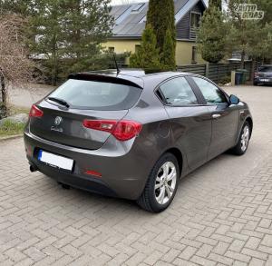 Brūns Alfa Romeo Giulietta 2011 Viļņa, ar dzinēja tilpumu 1.40 L un nobraukumu 228 tūkst. km par 1850 €, foto 7 vietnē AUTOMOTO.COM.LV