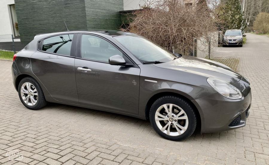 Brūns Alfa Romeo Giulietta 2011 Viļņa, ar dzinēja tilpumu 1.40 L un nobraukumu 228 tūkst. km par 1850 €, foto 9 vietnē AUTOMOTO.COM.LV