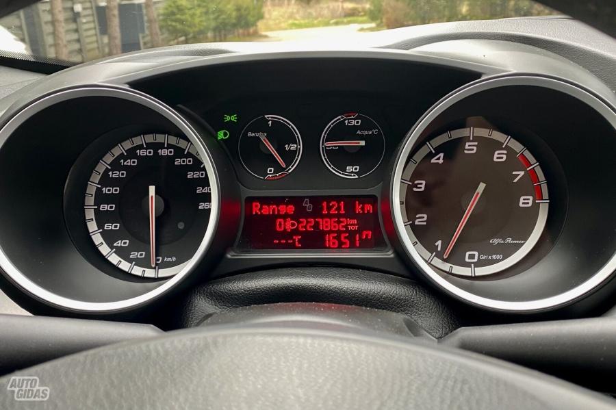 Brūns Alfa Romeo Giulietta 2011 Viļņa, ar dzinēja tilpumu 1.40 L un nobraukumu 228 tūkst. km par 1850 €, foto 18 vietnē AUTOMOTO.COM.LV