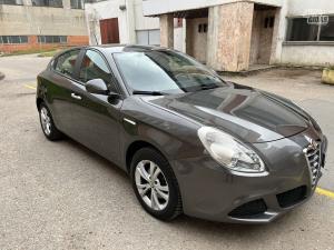 Brown Alfa Romeo Giulietta 2011 in Vilnius, with an engine capacity of 2.00 L and mileage of 290 thousand km for 2500 €, photo 3 on AUTOMOTO.COM.LV