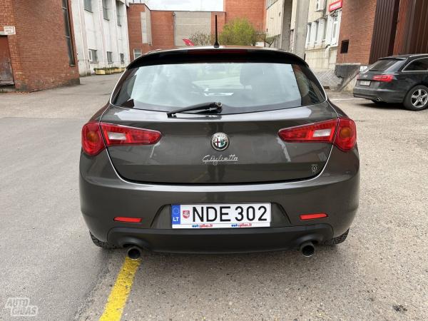 Brūns Alfa Romeo Giulietta 2011 Viļņa, ar dzinēja tilpumu 2.00 L un nobraukumu 290 tūkst. km par 2500 €, foto 4 vietnē AUTOMOTO.COM.LV