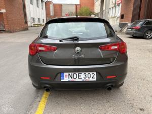 Brown Alfa Romeo Giulietta 2011 in Vilnius, with an engine capacity of 2.00 L and mileage of 290 thousand km for 2500 €, photo 5 on AUTOMOTO.COM.LV