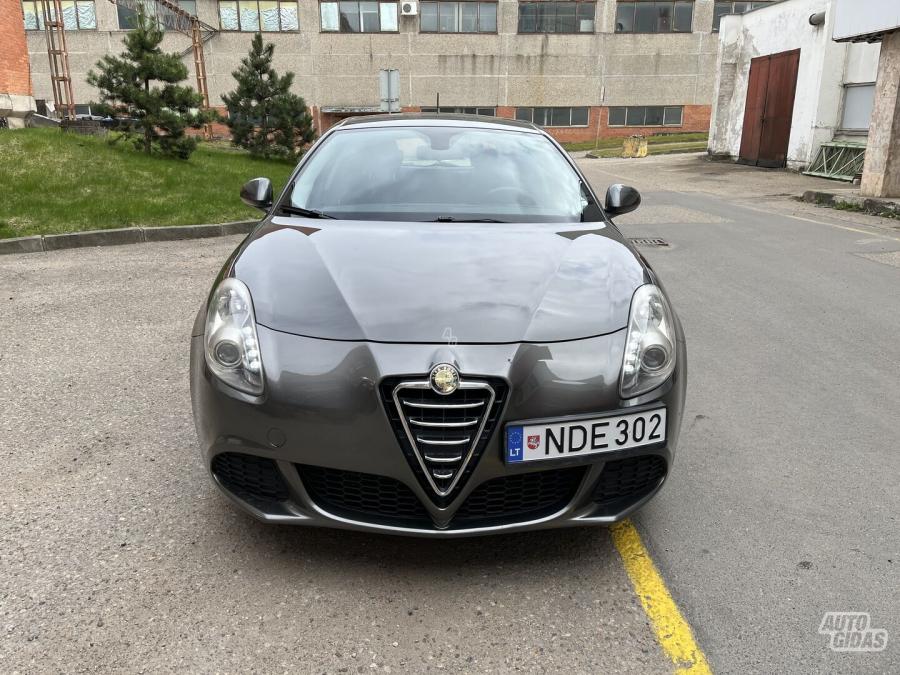 Brūns Alfa Romeo Giulietta 2011 Viļņa, ar dzinēja tilpumu 2.00 L un nobraukumu 290 tūkst. km par 2300 €, foto 3 vietnē AUTOMOTO.COM.LV