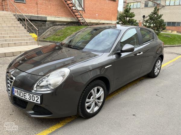 Brown Alfa Romeo Giulietta 2011 in Vilnius, with an engine capacity of 2.00 L and mileage of 290 thousand km for 2300 €, photo 3 on AUTOMOTO.COM.LV