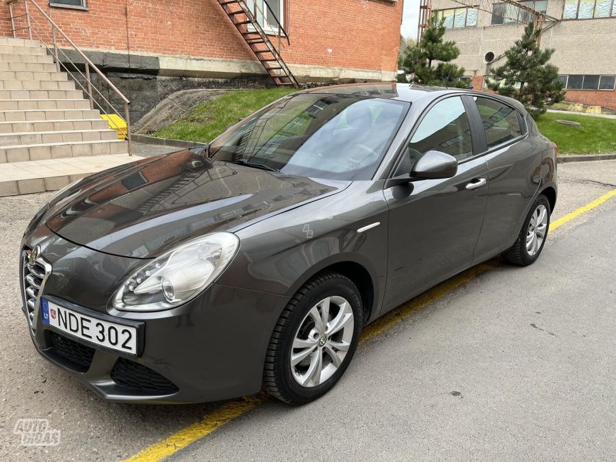 Brūns Alfa Romeo Giulietta 2011 Viļņa, ar dzinēja tilpumu 2.00 L un nobraukumu 290 tūkst. km par 2300 €, foto 4 vietnē AUTOMOTO.COM.LV