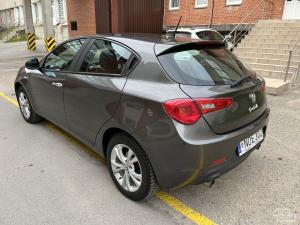 Brūns Alfa Romeo Giulietta 2011 Viļņa, ar dzinēja tilpumu 2.00 L un nobraukumu 290 tūkst. km par 2300 €, foto 6 vietnē AUTOMOTO.COM.LV