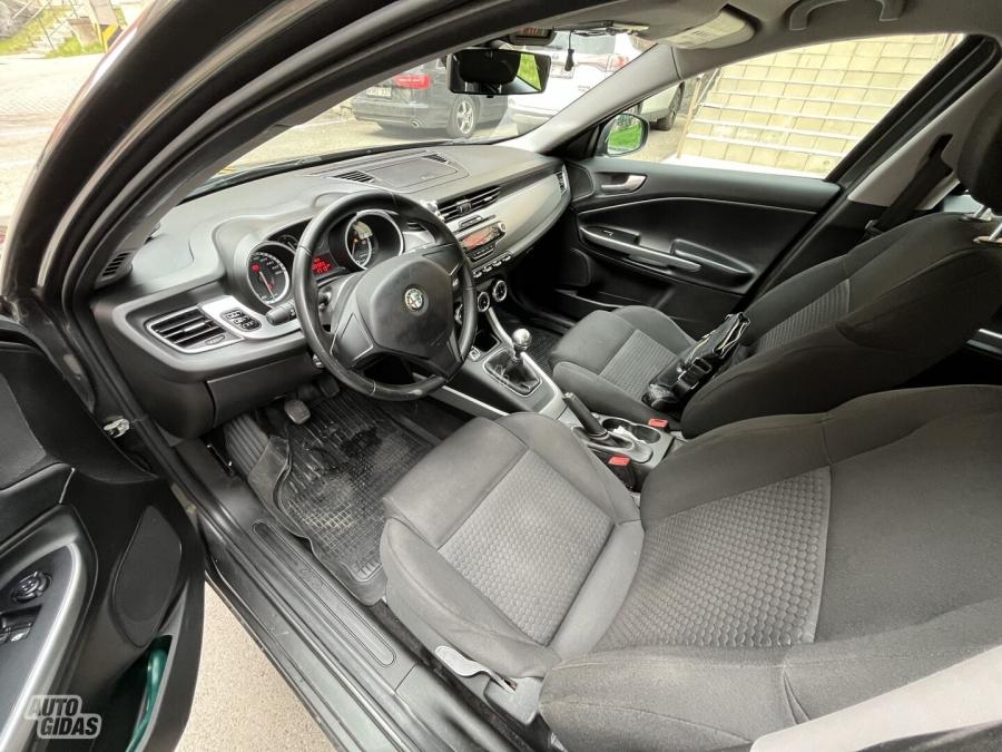 Brūns Alfa Romeo Giulietta 2011 Viļņa, ar dzinēja tilpumu 2.00 L un nobraukumu 290 tūkst. km par 2300 €, foto 10 vietnē AUTOMOTO.COM.LV