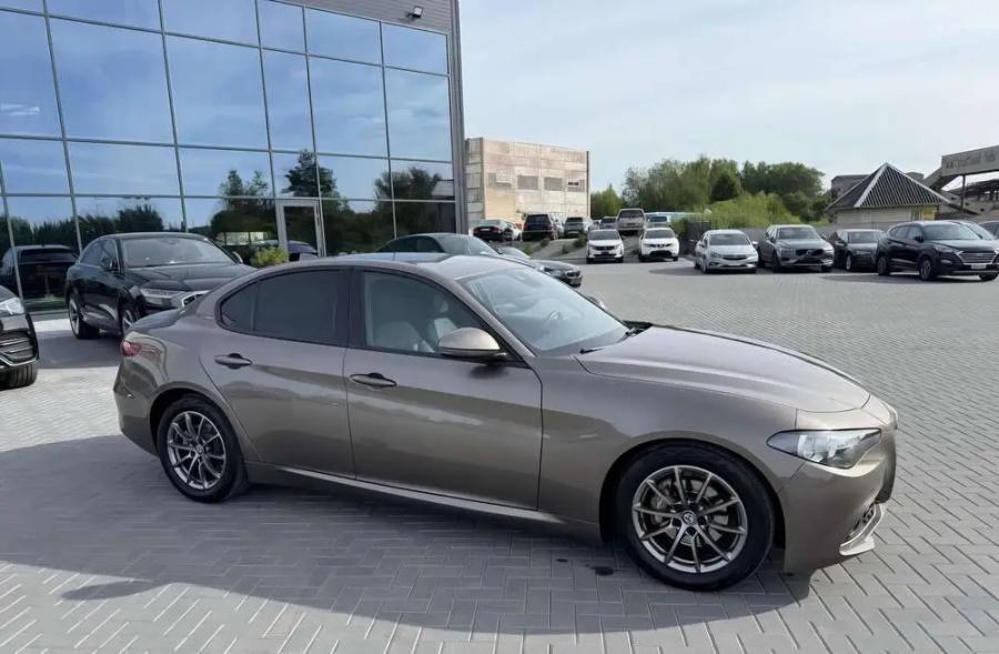 Brūns Alfa Romeo Giulietta 2017 Telšiai, ar dzinēja tilpumu 2.10 L un nobraukumu 207 tūkst. km par 8690 €, foto 3 vietnē AUTOMOTO.COM.LV