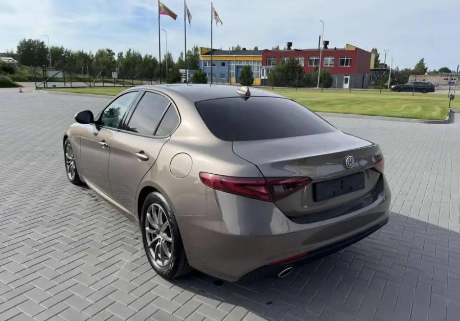 Brūns Alfa Romeo Giulietta 2017 Telšiai, ar dzinēja tilpumu 2.10 L un nobraukumu 207 tūkst. km par 8690 €, foto 8 vietnē AUTOMOTO.COM.LV
