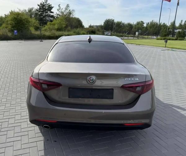 Brown Alfa Romeo Giulietta 2017 in Telschi, with an engine capacity of 2.10 L and mileage of 207 thousand km for 8690 €, photo 8 on AUTOMOTO.COM.LV