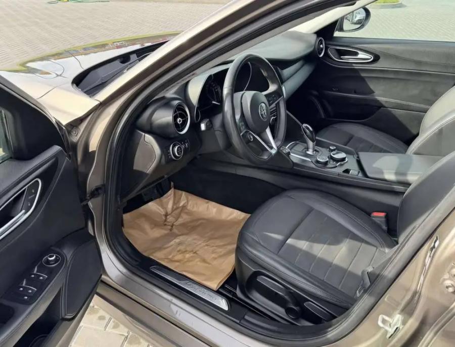 Brūns Alfa Romeo Giulietta 2017 Telšiai, ar dzinēja tilpumu 2.10 L un nobraukumu 207 tūkst. km par 8690 €, foto 12 vietnē AUTOMOTO.COM.LV
