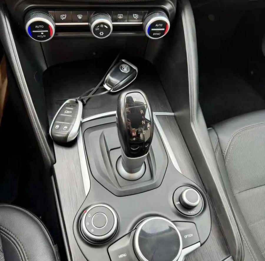 Brūns Alfa Romeo Giulietta 2017 Telšiai, ar dzinēja tilpumu 2.10 L un nobraukumu 207 tūkst. km par 8690 €, foto 17 vietnē AUTOMOTO.COM.LV