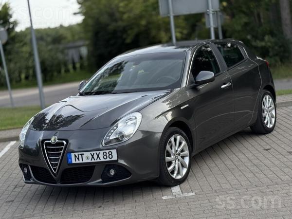 Grey Alfa Romeo Giulietta 2010 in Jurmala, with an engine capacity of 1.40 L and mileage of 280 thousand km for 3590 €, photo 2 on AUTOMOTO.COM.LV