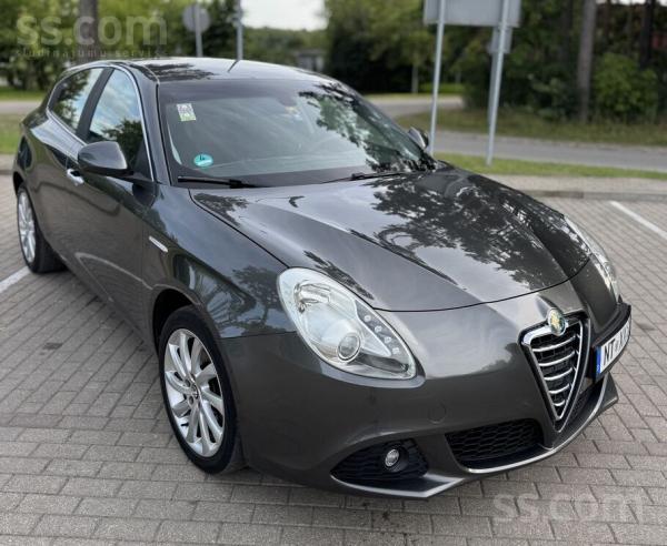 Grey Alfa Romeo Giulietta 2010 in Jurmala, with an engine capacity of 1.40 L and mileage of 280 thousand km for 3590 €, photo 3 on AUTOMOTO.COM.LV