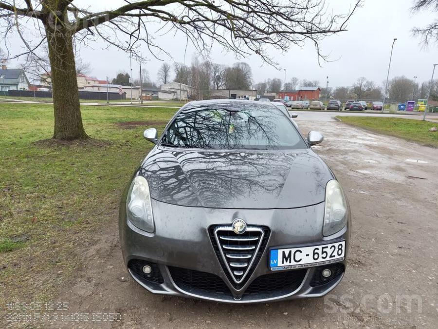 Pelēks Alfa Romeo Giulietta 2011 Jēkabpils, ar dzinēja tilpumu 2.00 L un nobraukumu 253 tūkst. km par 3700 €, foto 2 vietnē AUTOMOTO.COM.LV