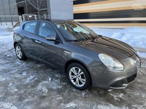 Pelēks Alfa Romeo Giulietta 2011 Viļņa, ar dzinēja tilpumu 2.00 L un nobraukumu 289 tūkst. km par 2600 €, foto 2 vietnē AUTOMOTO.COM.LV