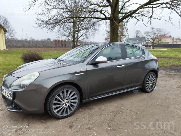 Pelēks Alfa Romeo Giulietta 2011 Jēkabpils, ar dzinēja tilpumu 2.00 L un nobraukumu 257 tūkst. km par 3600 €, foto 1 vietnē AUTOMOTO.COM.LV