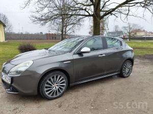 Pelēks Alfa Romeo Giulietta 2011 Jēkabpils, ar dzinēja tilpumu 2.00 L un nobraukumu 257 tūkst. km par 3600 €, foto  vietnē AUTOMOTO.COM.LV