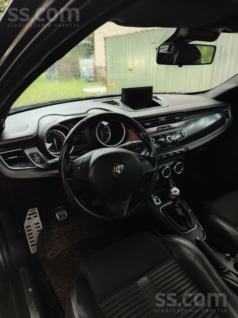 Pelēks Alfa Romeo Giulietta 2011 Jēkabpils, ar dzinēja tilpumu 2.00 L un nobraukumu 261 tūkst. km par 3300 €, foto 5 vietnē AUTOMOTO.COM.LV