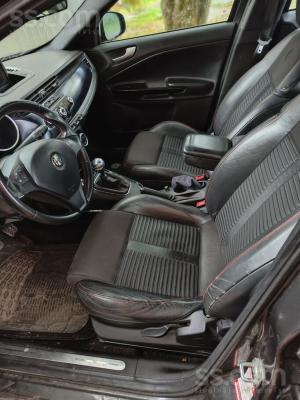 Pelēks Alfa Romeo Giulietta 2011 Jēkabpils, ar dzinēja tilpumu 2.00 L un nobraukumu 261 tūkst. km par 3300 €, foto 6 vietnē AUTOMOTO.COM.LV