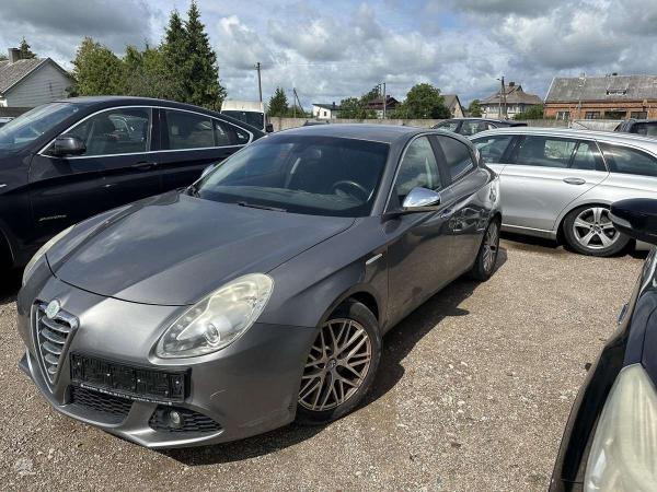 Pelēks Alfa Romeo Giulietta 2011 Tauragė, ar dzinēja tilpumu 1.96 L un nobraukumu 190 tūkst. km par 1450 €, foto 1 vietnē AUTOMOTO.COM.LV