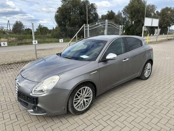 Grey Alfa Romeo Giulietta 2011 in Taurage, with an engine capacity of 1.96 L and mileage of 200 thousand km for 2300 €, photo 1 on AUTOMOTO.COM.LV