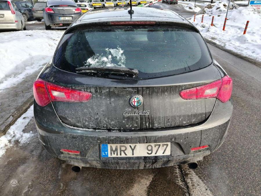 Pelēks Alfa Romeo Giulietta 2012 Viļņa, ar dzinēja tilpumu 1.96 L un nobraukumu 265 tūkst. km par 1600 €, foto 17 vietnē AUTOMOTO.COM.LV