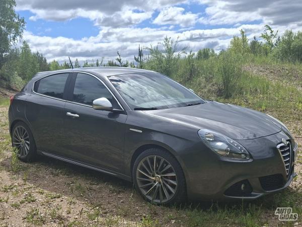 Grey Alfa Romeo Giulietta 2012 in Alytus, with an engine capacity of 1.70 L and mileage of 265 thousand km for 5500 €, photo 5 on AUTOMOTO.COM.LV