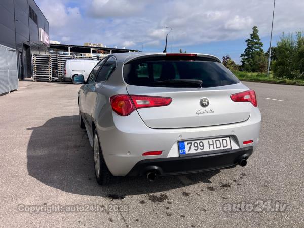 Pelēks Alfa Romeo Giulietta 2012 Tartu, ar dzinēja tilpumu 2.00 L un nobraukumu 251 tūkst. km par 4999 €, foto 2 vietnē AUTOMOTO.COM.LV