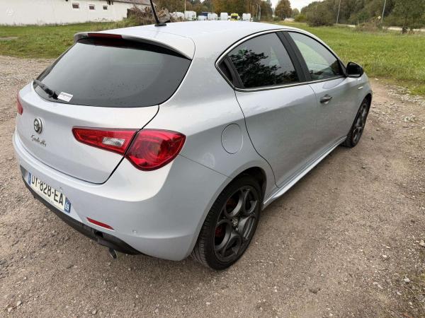 Pelēks Alfa Romeo Giulietta 2015 Tauragė, ar dzinēja tilpumu 1.96 L un nobraukumu 226 tūkst. km par 4000 €, foto 5 vietnē AUTOMOTO.COM.LV