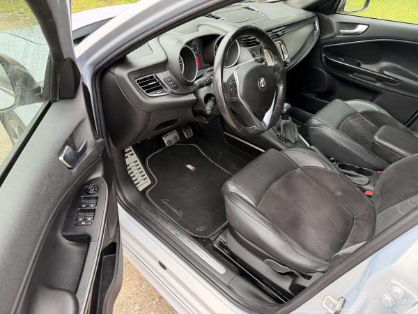 Pelēks Alfa Romeo Giulietta 2015 Tauragė, ar dzinēja tilpumu 1.96 L un nobraukumu 226 tūkst. km par 4000 €, foto 6 vietnē AUTOMOTO.COM.LV