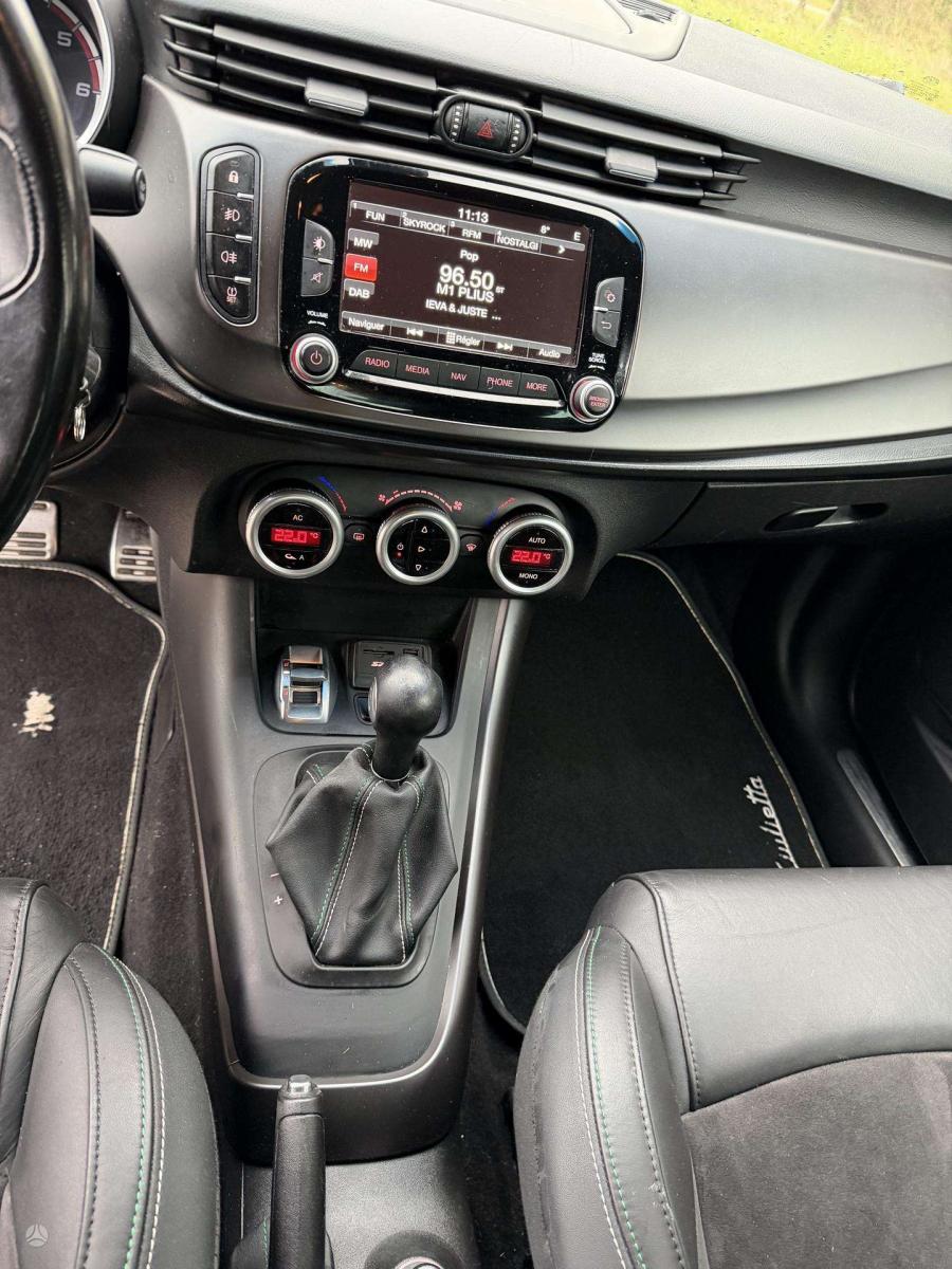 Pelēks Alfa Romeo Giulietta 2015 Tauragė, ar dzinēja tilpumu 1.96 L un nobraukumu 226 tūkst. km par 4000 €, foto 10 vietnē AUTOMOTO.COM.LV