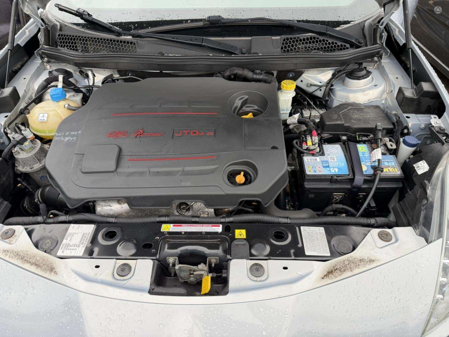 Pelēks Alfa Romeo Giulietta 2015 Tauragė, ar dzinēja tilpumu 1.96 L un nobraukumu 226 tūkst. km par 4000 €, foto 14 vietnē AUTOMOTO.COM.LV