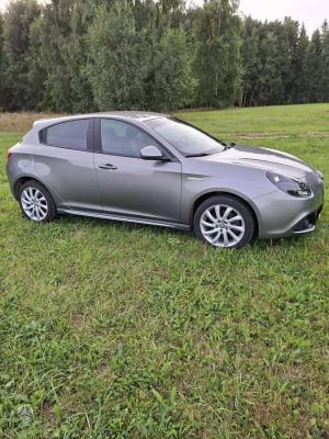 Pelēks Alfa Romeo Giulietta 2016 Pasvalys, ar dzinēja tilpumu 1.96 L un nobraukumu 223 tūkst. km par 5700 €, foto 4 vietnē AUTOMOTO.COM.LV