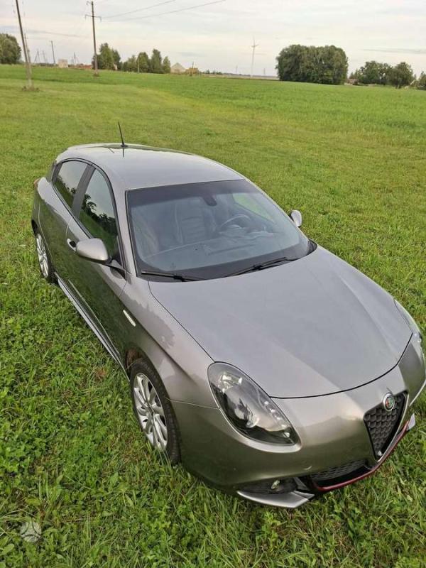 Pelēks Alfa Romeo Giulietta 2016 Pasvalys, ar dzinēja tilpumu 1.96 L un nobraukumu 223 tūkst. km par 5700 €, foto 4 vietnē AUTOMOTO.COM.LV