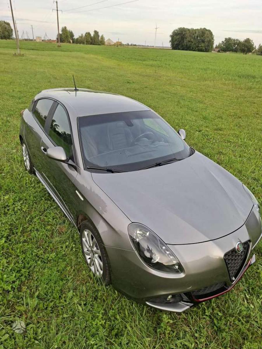 Pelēks Alfa Romeo Giulietta 2016 Pasvalys, ar dzinēja tilpumu 1.96 L un nobraukumu 223 tūkst. km par 5700 €, foto 5 vietnē AUTOMOTO.COM.LV