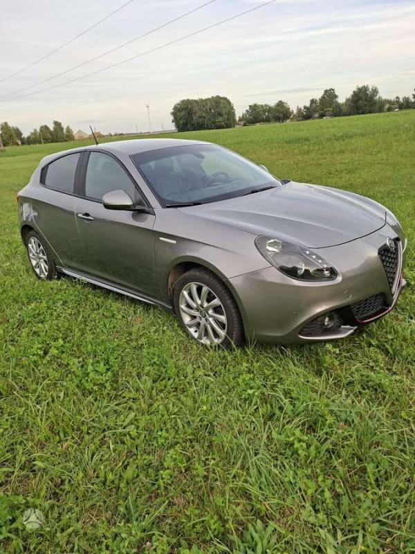 Pelēks Alfa Romeo Giulietta 2016 Pasvalys, ar dzinēja tilpumu 1.96 L un nobraukumu 223 tūkst. km par 5700 €, foto 5 vietnē AUTOMOTO.COM.LV