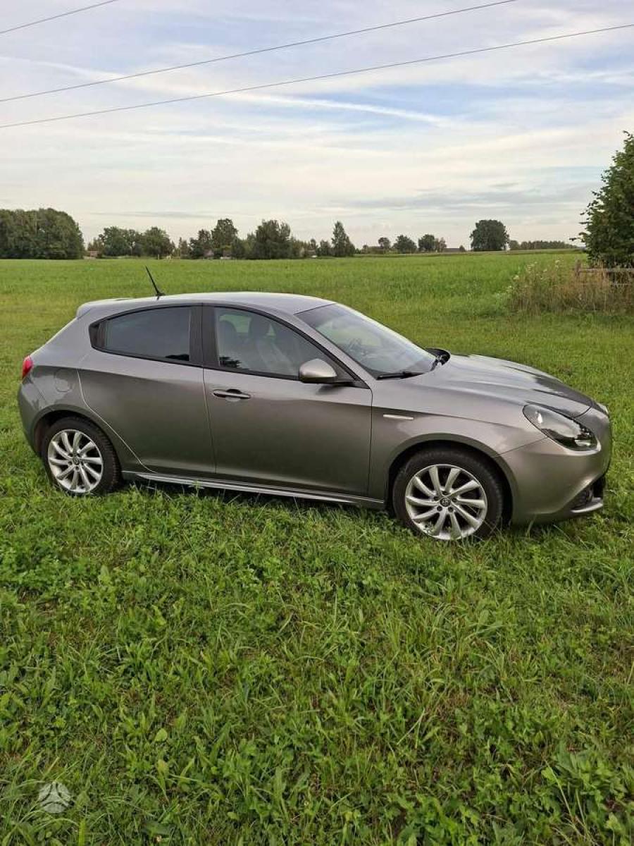 Pelēks Alfa Romeo Giulietta 2016 Pasvalys, ar dzinēja tilpumu 1.96 L un nobraukumu 223 tūkst. km par 5700 €, foto 8 vietnē AUTOMOTO.COM.LV