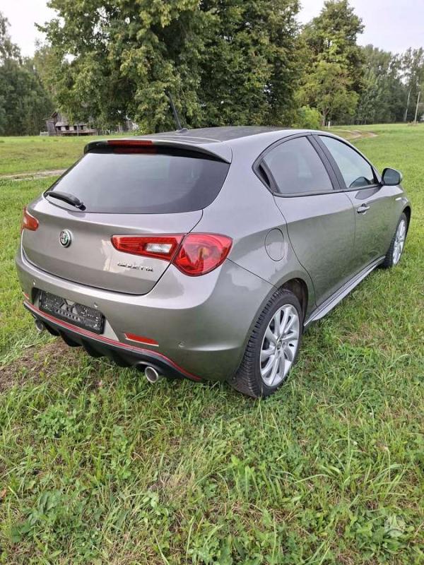 Pelēks Alfa Romeo Giulietta 2016 Pasvalys, ar dzinēja tilpumu 1.96 L un nobraukumu 223 tūkst. km par 5700 €, foto 8 vietnē AUTOMOTO.COM.LV