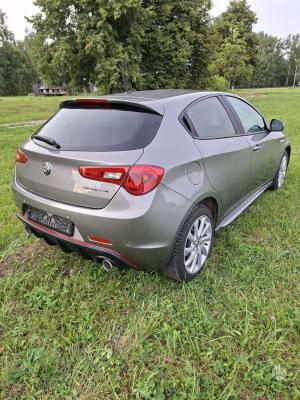 Pelēks Alfa Romeo Giulietta 2016 Pasvalys, ar dzinēja tilpumu 1.96 L un nobraukumu 223 tūkst. km par 5700 €, foto 9 vietnē AUTOMOTO.COM.LV