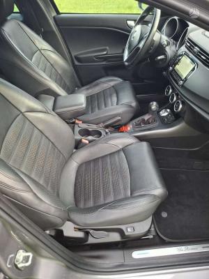 Pelēks Alfa Romeo Giulietta 2016 Pasvalys, ar dzinēja tilpumu 1.96 L un nobraukumu 223 tūkst. km par 5700 €, foto 14 vietnē AUTOMOTO.COM.LV