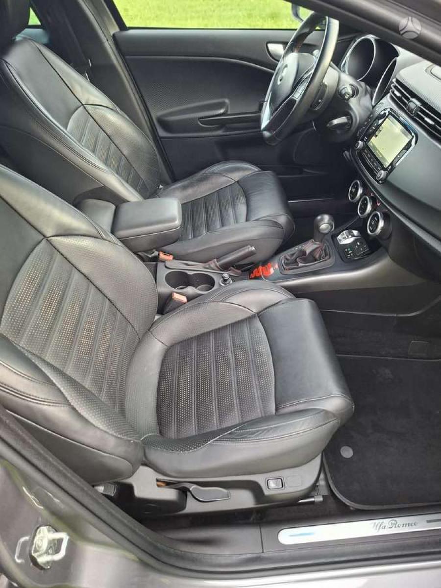 Pelēks Alfa Romeo Giulietta 2016 Pasvalys, ar dzinēja tilpumu 1.96 L un nobraukumu 223 tūkst. km par 5700 €, foto 14 vietnē AUTOMOTO.COM.LV