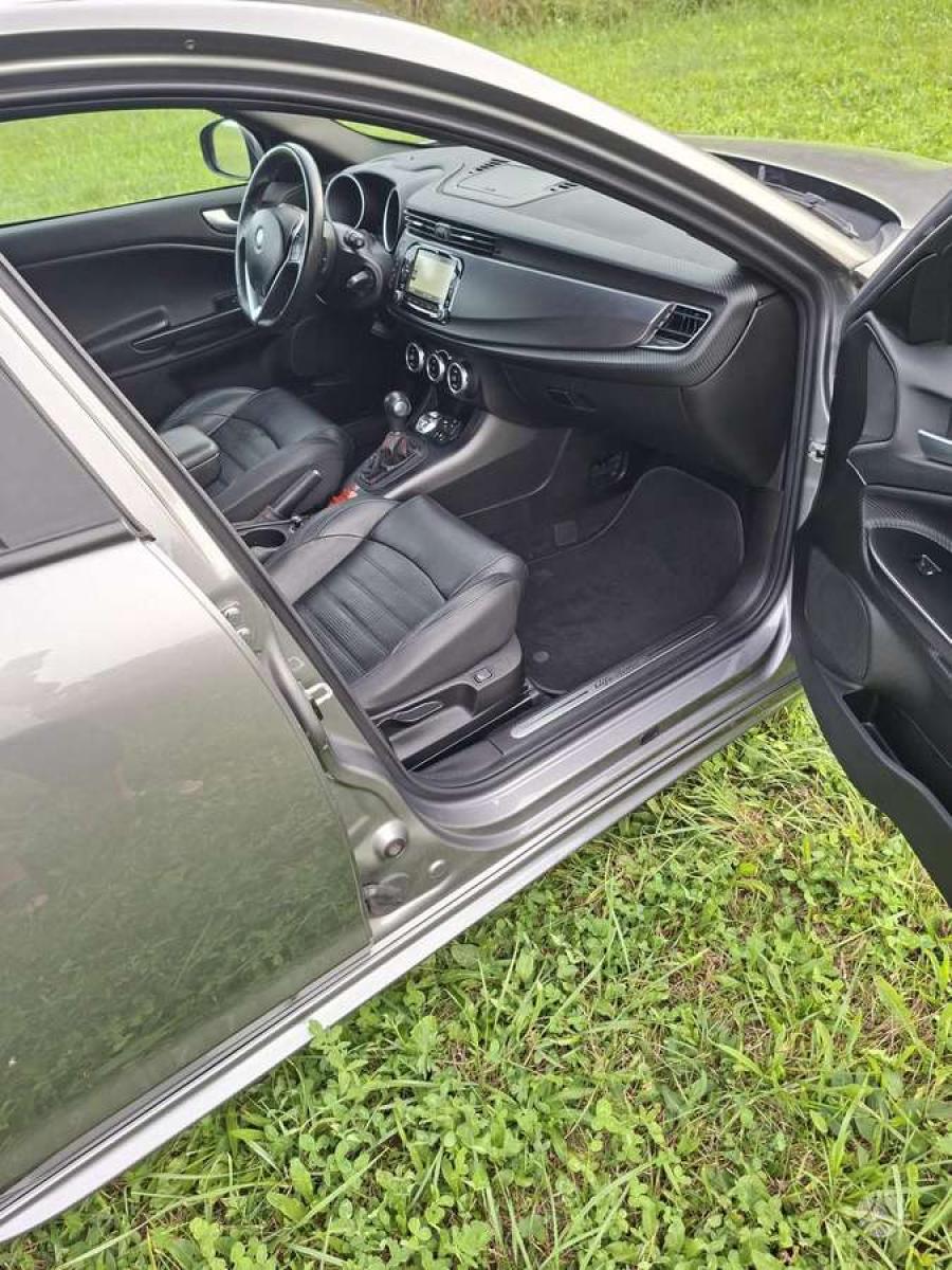 Pelēks Alfa Romeo Giulietta 2016 Pasvalys, ar dzinēja tilpumu 1.96 L un nobraukumu 223 tūkst. km par 5700 €, foto 15 vietnē AUTOMOTO.COM.LV