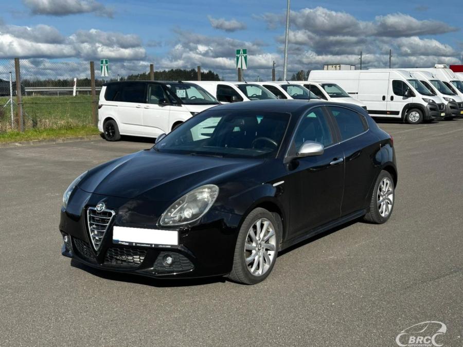 Alfa Romeo Giulietta 2010 in Vilnius, with an engine capacity of 1.60 L and mileage of 291 thousand km for 3750 €, photo 1 on AUTOMOTO.COM.LV