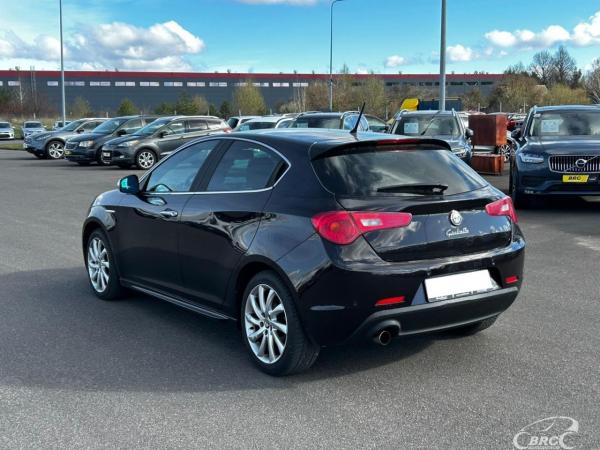 Alfa Romeo Giulietta 2010 Viļņa, ar dzinēja tilpumu 1.60 L un nobraukumu 291 tūkst. km par 3750 €, foto 4 vietnē AUTOMOTO.COM.LV