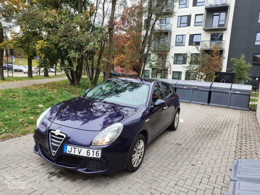 Alfa Romeo Giulietta 2011 in Vilnius, with an engine capacity of 2.00 L and mileage of 311 thousand km for 600 €, photo 3 on AUTOMOTO.COM.LV